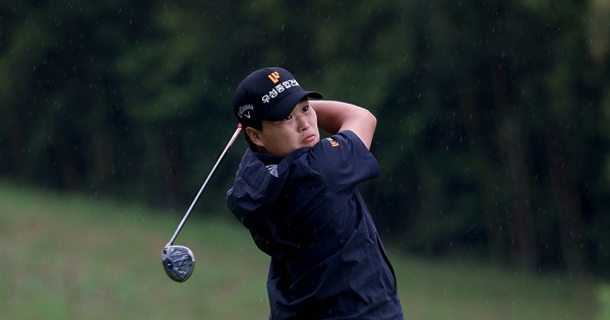 '무명' 이규민, KPGA 선수권 3R 단독 선두 등극…통산 1호 우승 도전