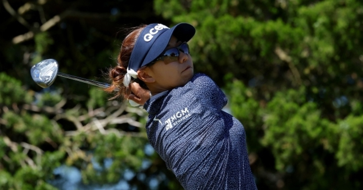 신지은, 숍라이트 LPGA 2R 단독 선두...한국 선수 시즌 첫 승?