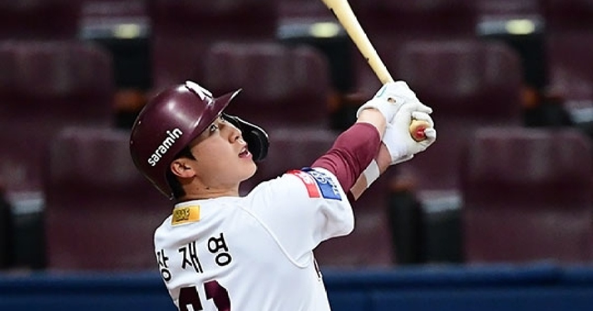 “빠르게 1군 오려면 내야수보다는…” 156km 강속구 포기! 9억팔의 타자 전향 프로젝트, 사령탑은 어떻게 보고 있나 [MK현장]