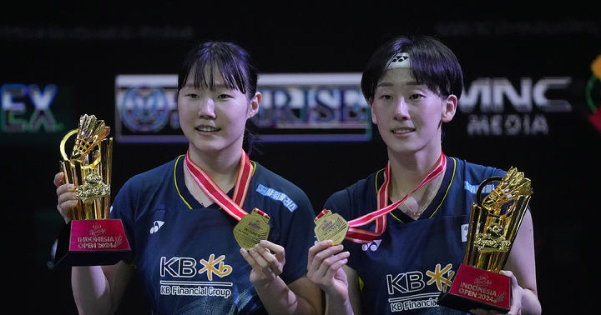 Baek Ha-na and Lee So-hee Win 2024 Indonesia Open Badminton Championships Women's Doubles Title ...