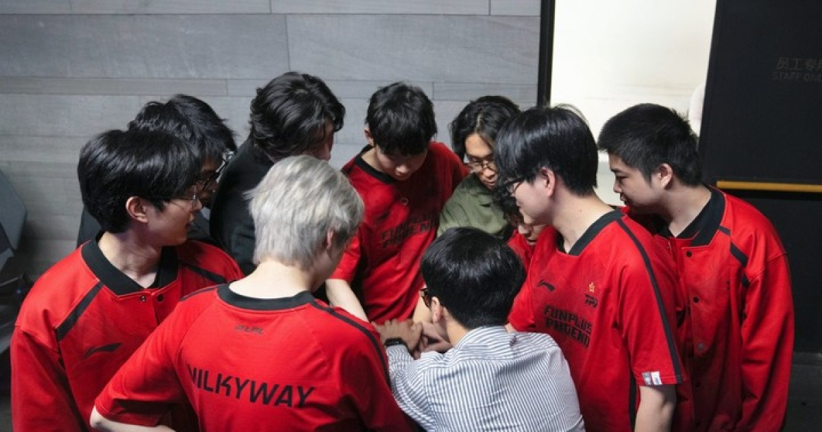 [LPL] 어수선한 FPX, 그래도 EDG는...