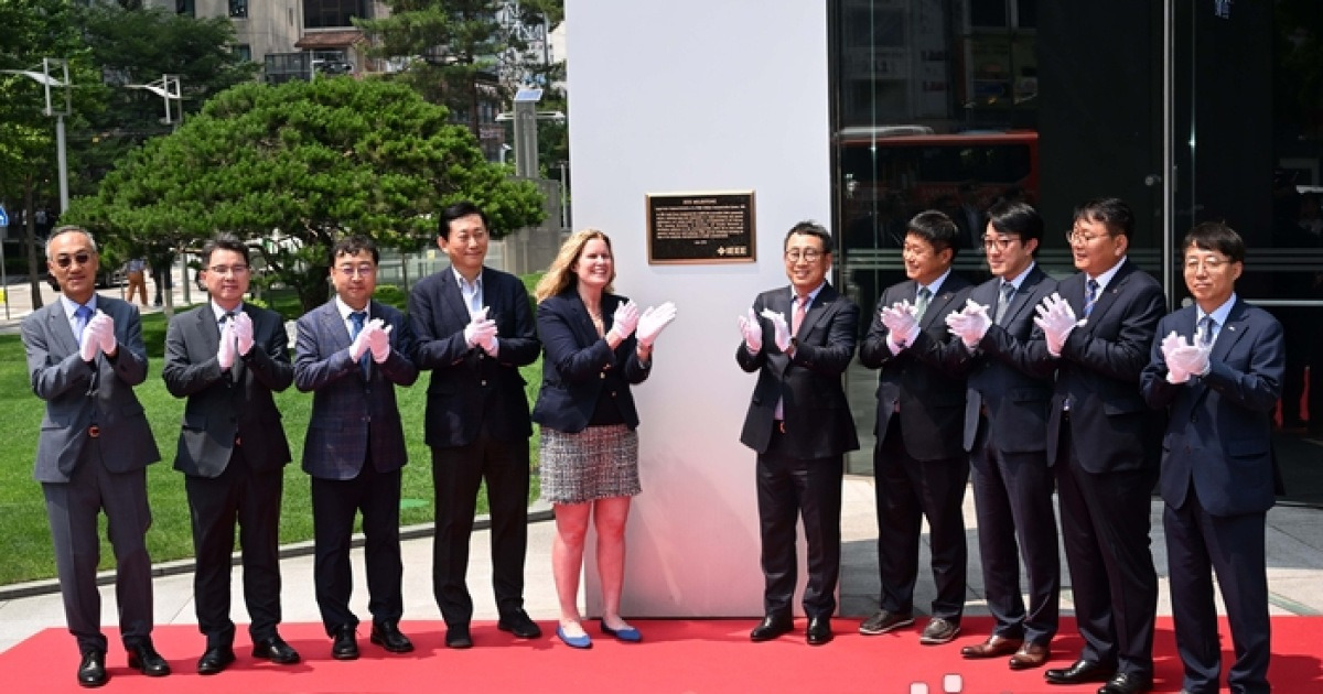 SKT IEEE 등재 현판 제막식