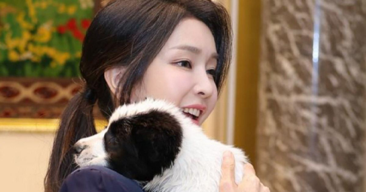 김건희 “진돗개 닮았다” 말에…투르크의 깜짝 선물