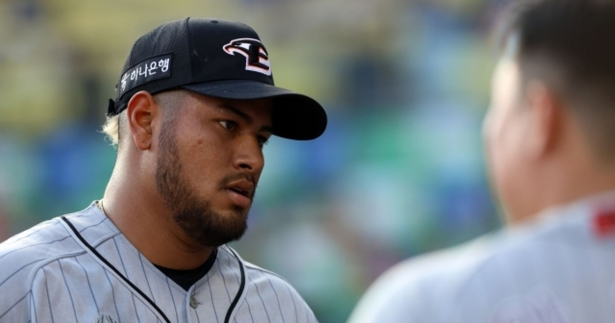 '153km 쾅!' 두 번째 등판만에 QS→이것이 ML 클래스 "감독님 900승, 역사에 기여할 수 있어 기쁘다"