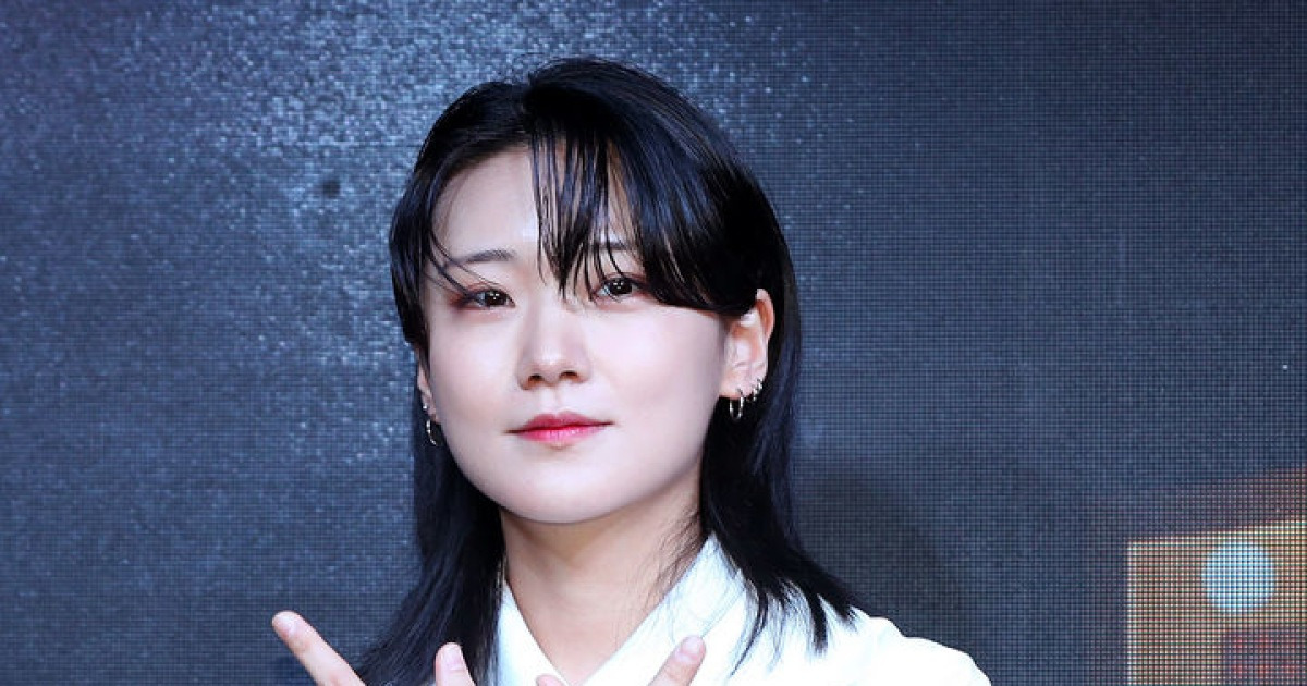 포즈 취하는 터치드 윤민