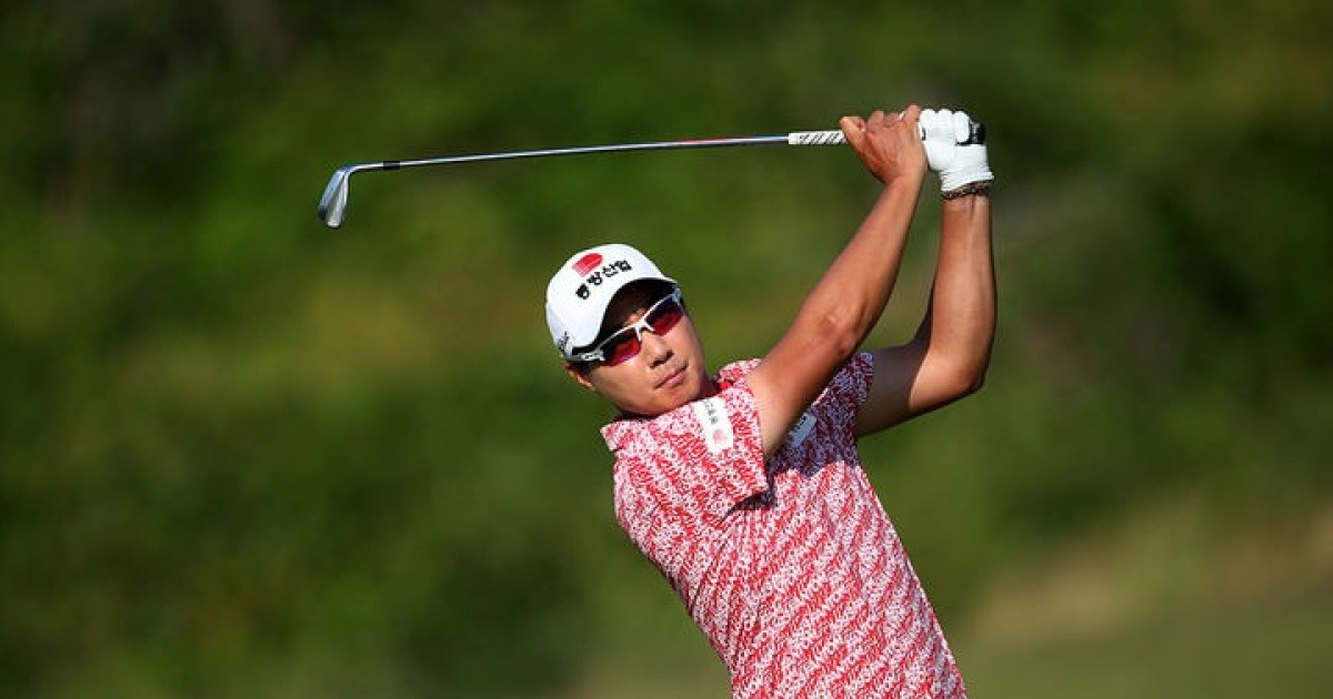 '불혹' 박경남, KPGA 첫 우승 도전…하나은행 인비테이셔널 1R 공동 선두