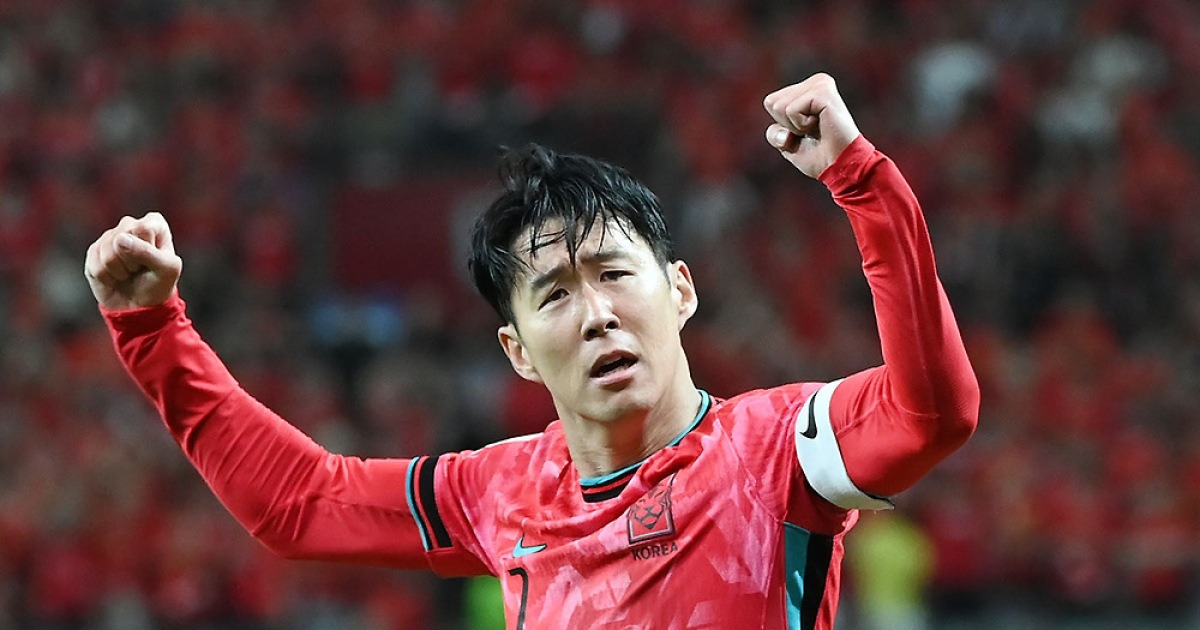 "손흥민, 넌 위선자야!"…'SON 3-0 제스처'에 대폭발→中 해설가 "이강인보다 더 나빠"