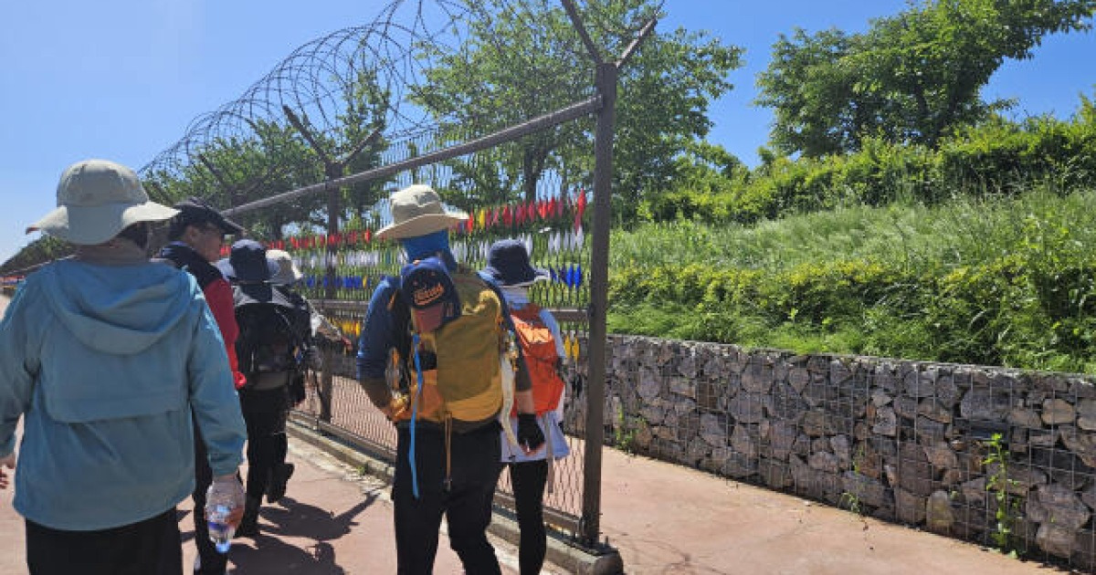 “김포에서 특별한 하루”…‘DMZ 평화의 길 1박 2일 걷기’ 인기