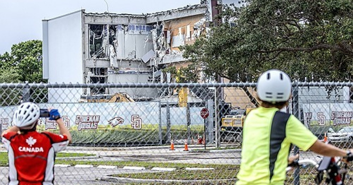 USA PARKLAND SHOOTING BUILDING