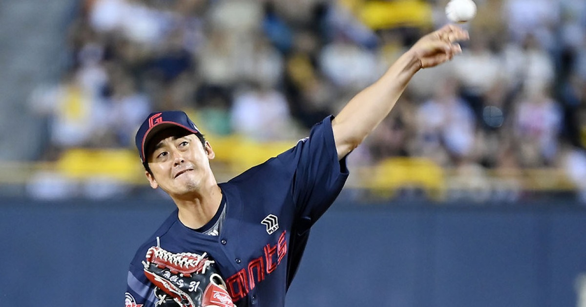 '정우람 이어 현역 2위' 롯데 좌완 진해수, KBO 역대 5번째 '투수 800경기 출장'까지 -1