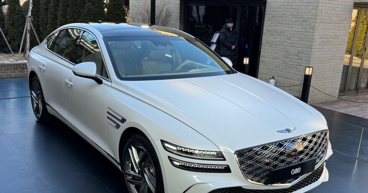 제네시스 G80 하이브리드, 2026년 데뷔 예정... 렉서스 간판 ES300h와 맞대결 예고 | M투데이