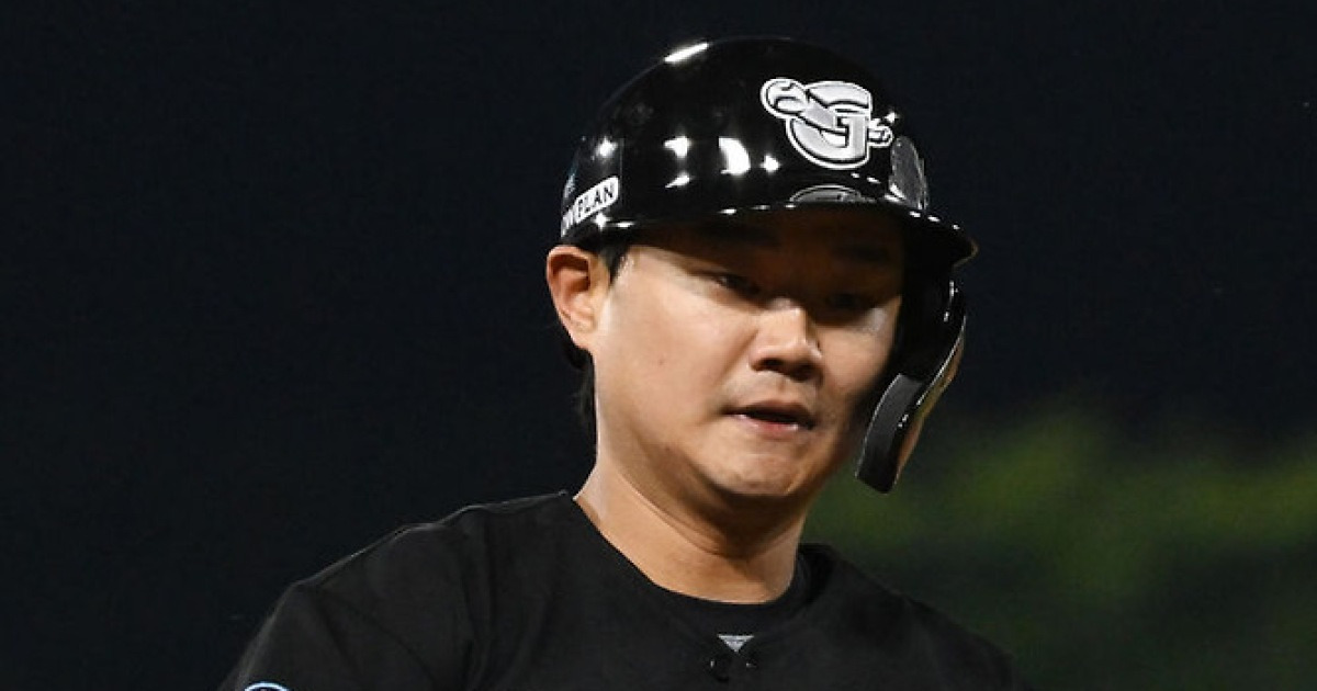 롯데 손호영, 29경기 연속 안타…KBO 단독 4위 등극