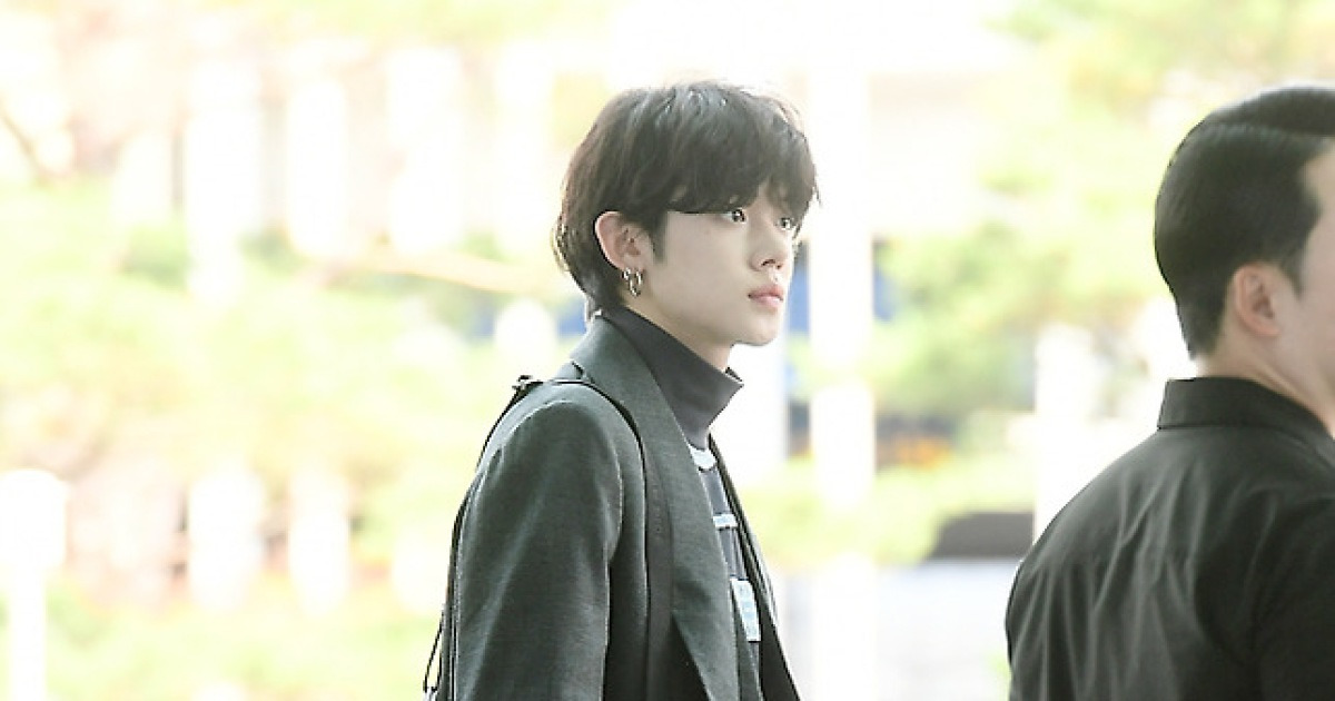 [TD포토] TXT 연준 '상의는 가을 하의는 여름'