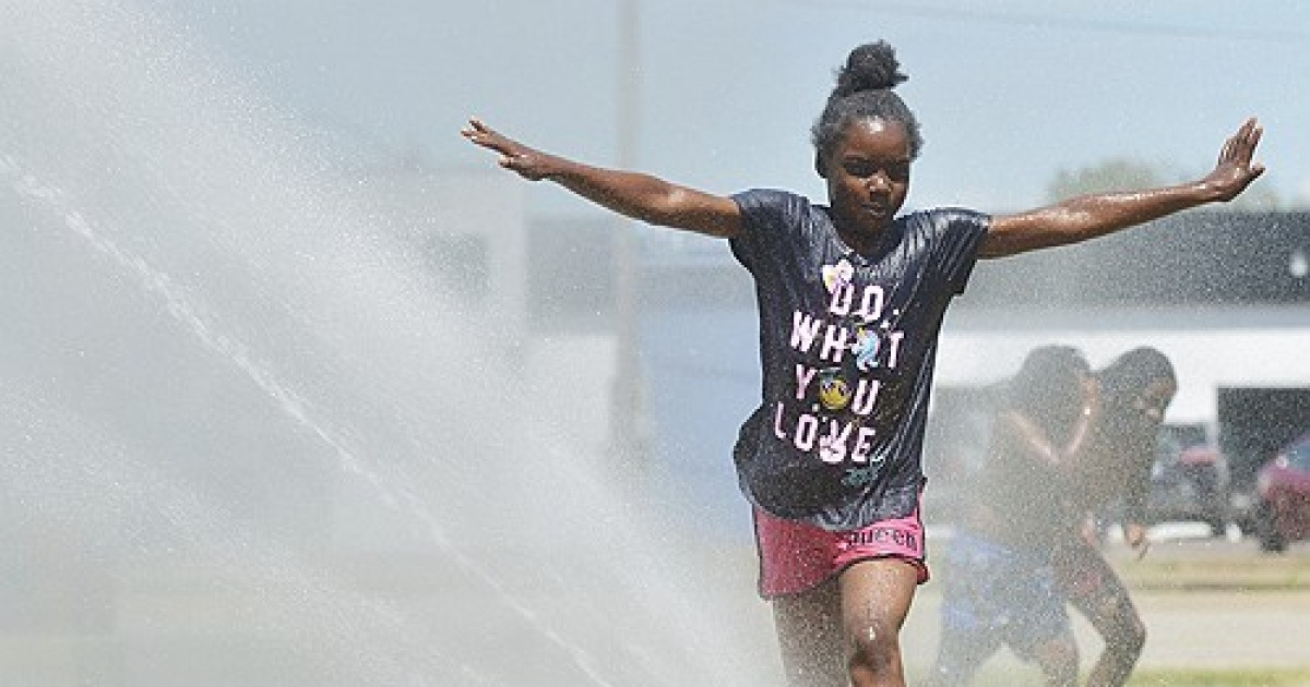 APTOPIX Michigan Heat Wave Weather