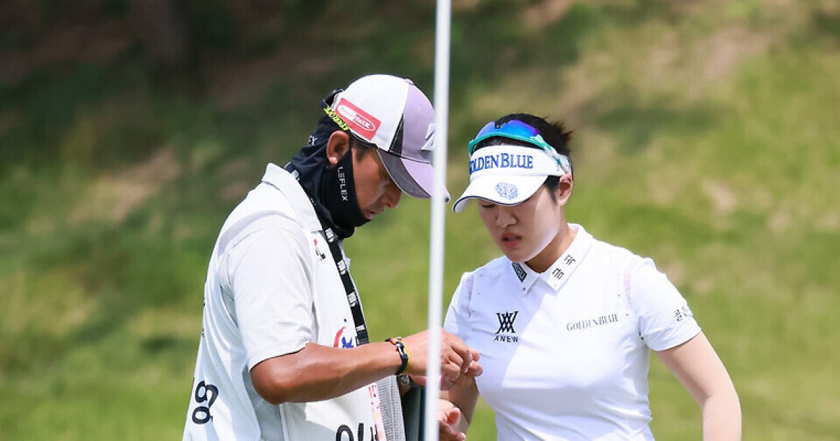 [STN포토]이선영2, 볼에 뭐가 묻었어요