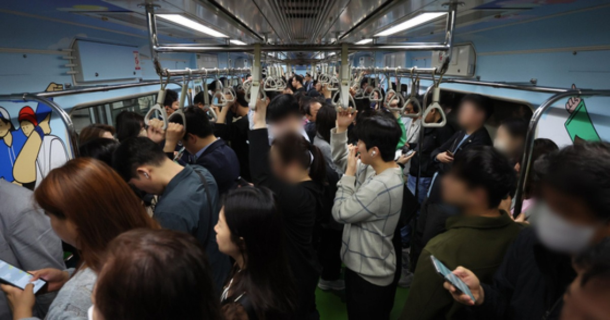 Seoul Metro reveals hot tips for cooler subway rides this summer