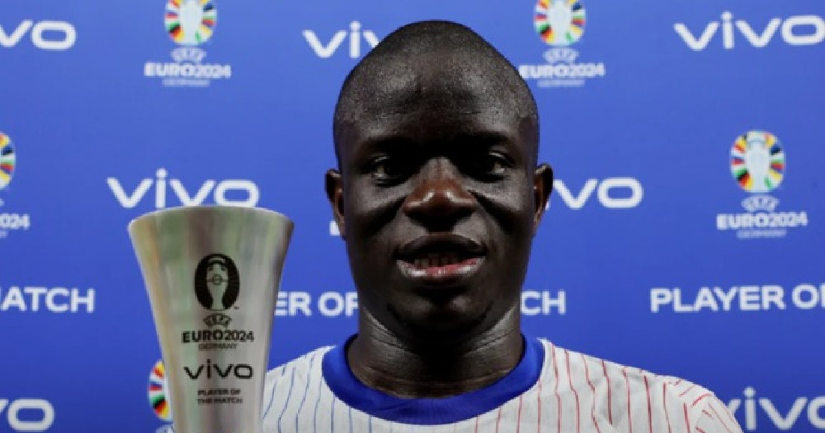 [오피셜] '사우디서 뛰긴 아깝다'...지배자 캉테, 2G 연속 POTM! 파브레가스-시어러 극찬