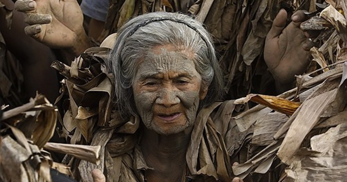 PHILIPPINES RELIGION MUD PEOPLE