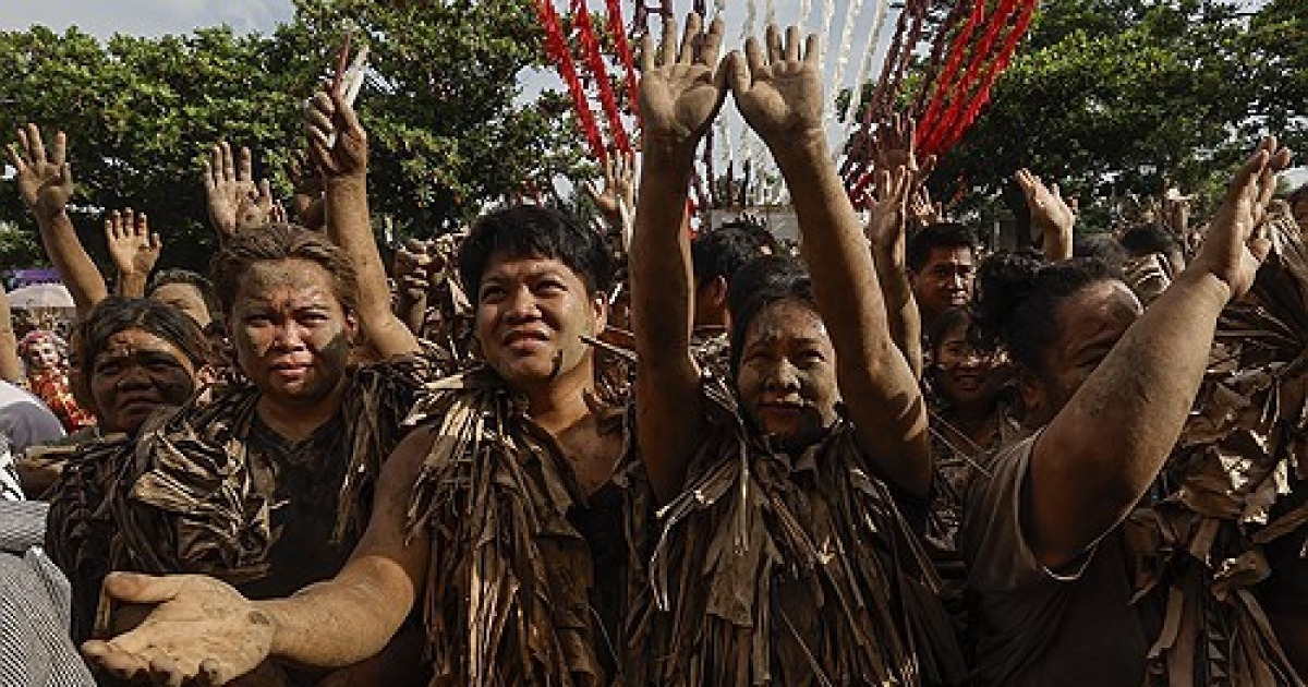 PHILIPPINES RELIGION MUD PEOPLE