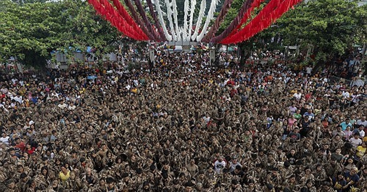 PHILIPPINES RELIGION MUD PEOPLE