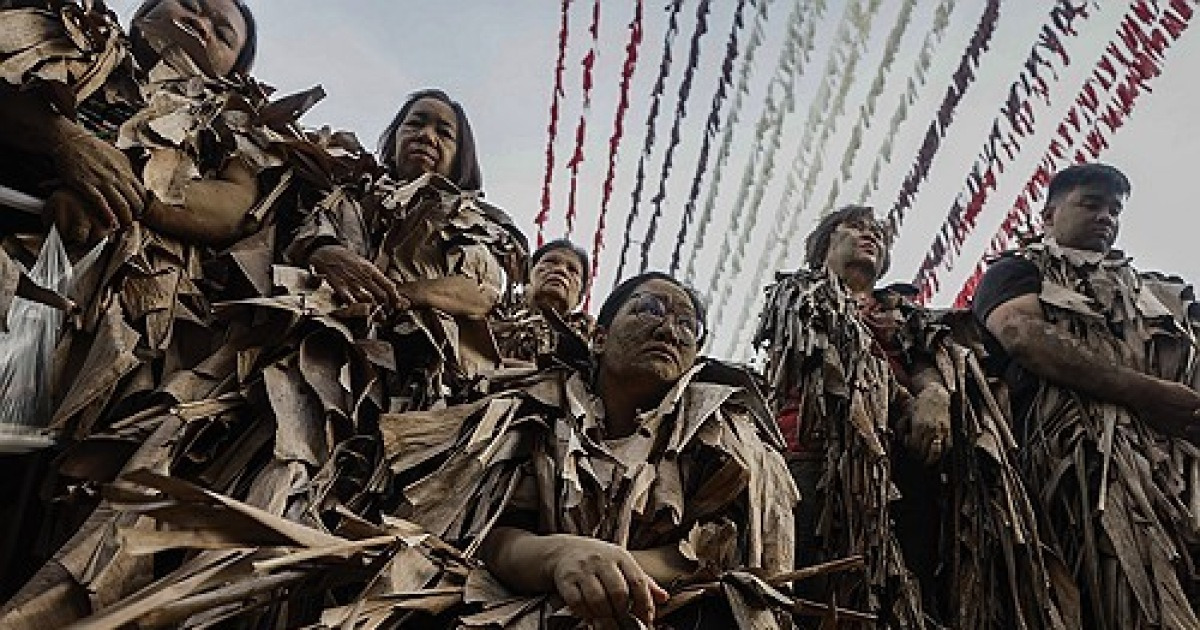 PHILIPPINES RELIGION MUD PEOPLE