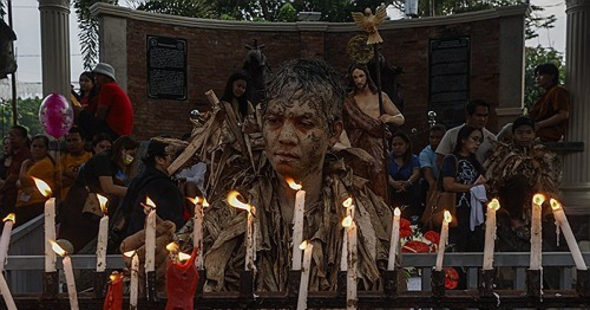 PHILIPPINES RELIGION MUD PEOPLE