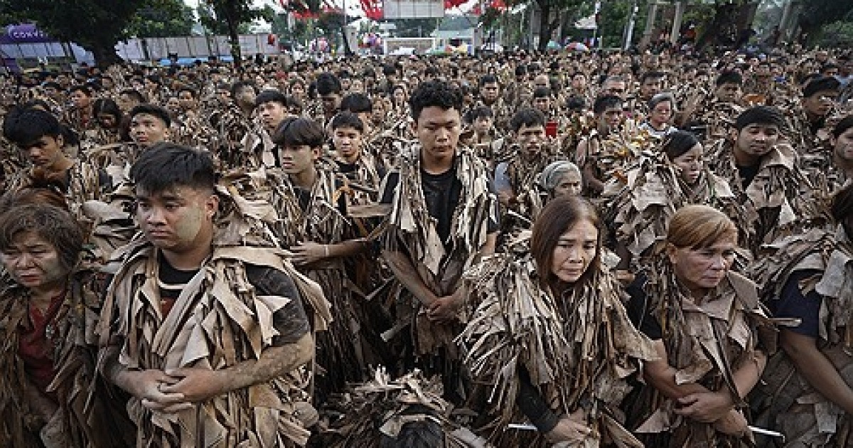 PHILIPPINES RELIGION MUD PEOPLE