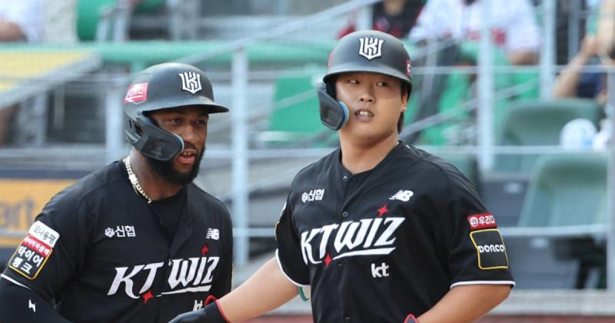 '강백호·로하스 쾅쾅!' KT, SSG에 16-8 대승…3연속 우세 시리즈[IS 인천]