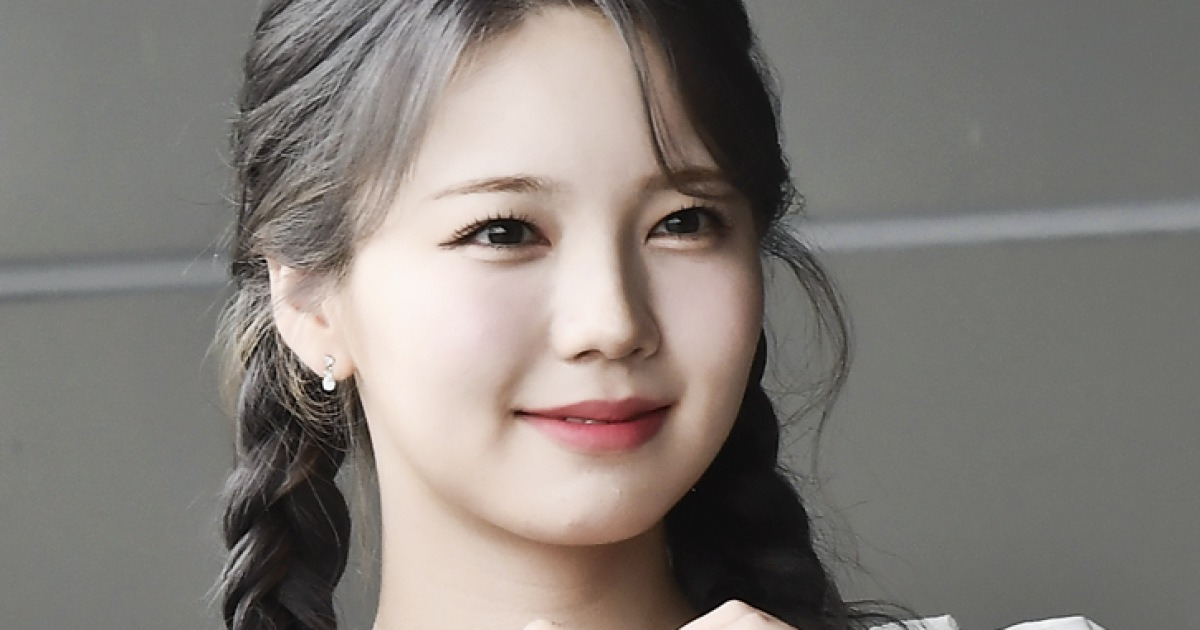 니쥬 NiziU 아야카, 역시 예쁜 포즈도 세련~ [포토엔HD]