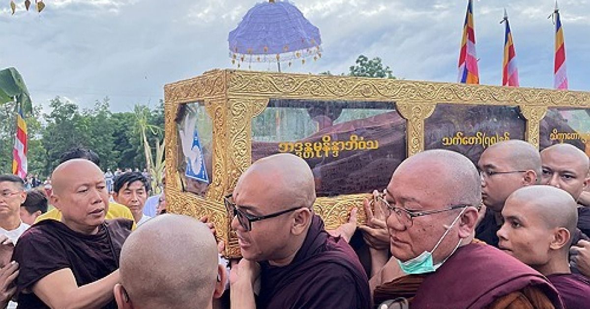 MYANMAR BUDDHIST MONK FUNERAL