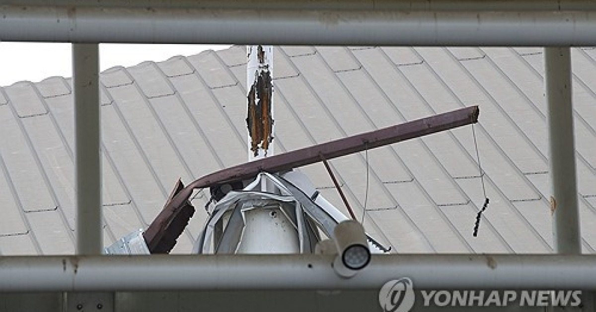 INDIA DELHI AIRPORT CANOPY COLLAPSED