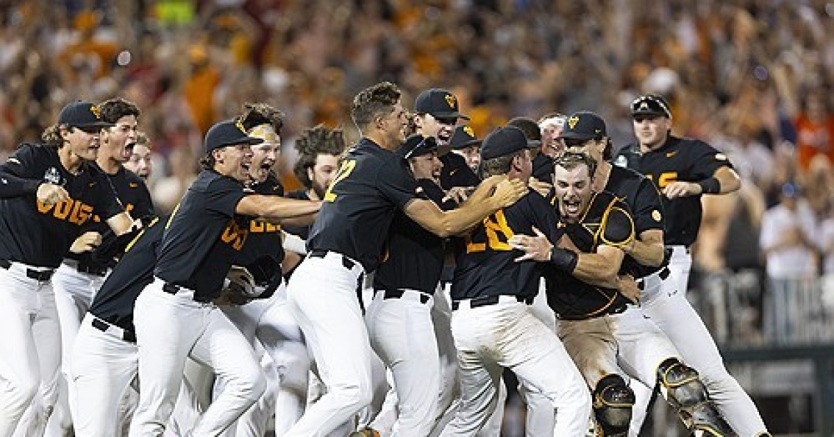 APTOPIX CWS Finals Baseball