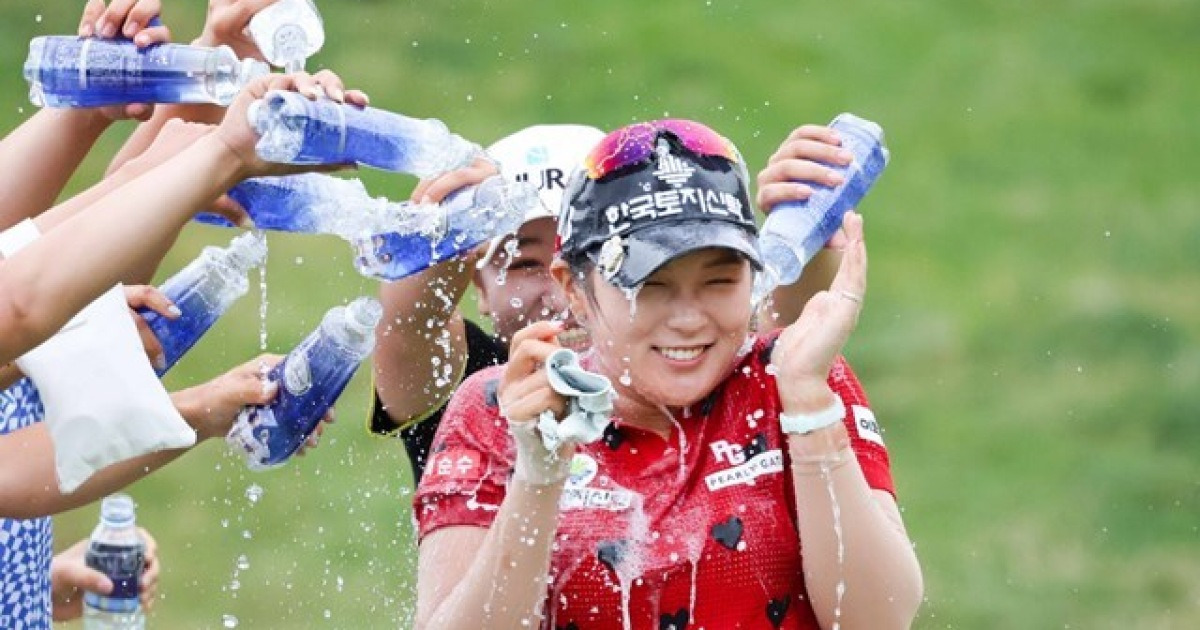 '목생도사' 박현경, 행운의 KLPGA 2주 연속 우승