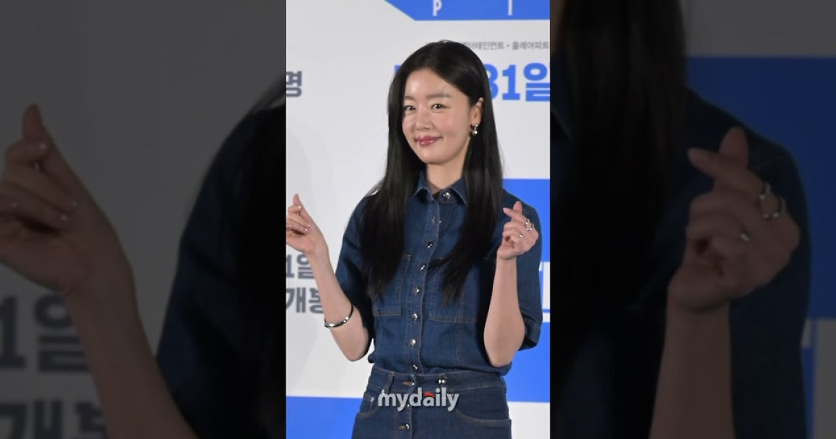 한선화(Han seon-hwa), 귀여운 청청패션의 ASMR 뷰티 유튜버