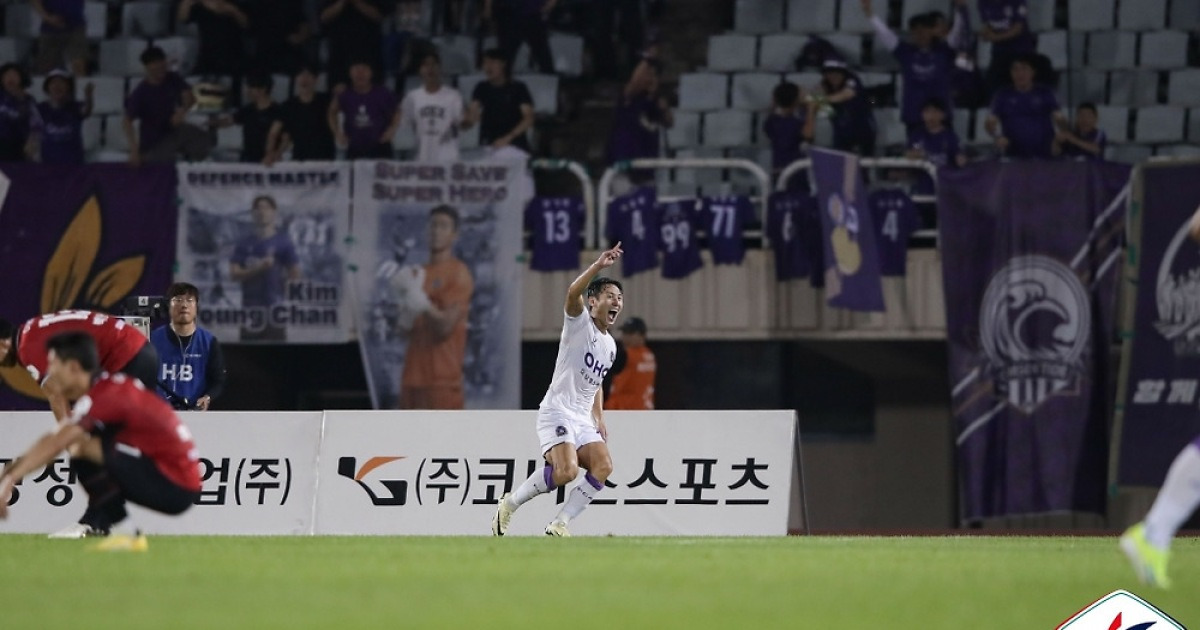 [K리그2 20R] '안양 포비아'는 계속된다! '김동진 결승골' 안양, 부천에 2-1 역전승…2위와 승점 8점 차 벌려