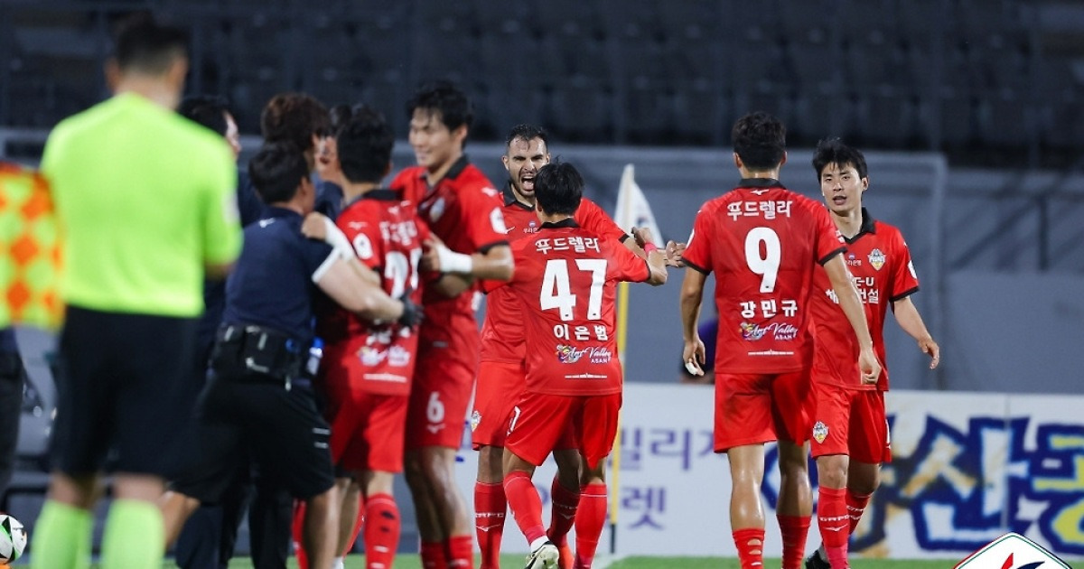 [K리그2 20R] ‘호세 멀티골+신송훈 선방쇼’ 충남아산, 서울이랜드에 2-0 승… 5연속 무패+3위 등극