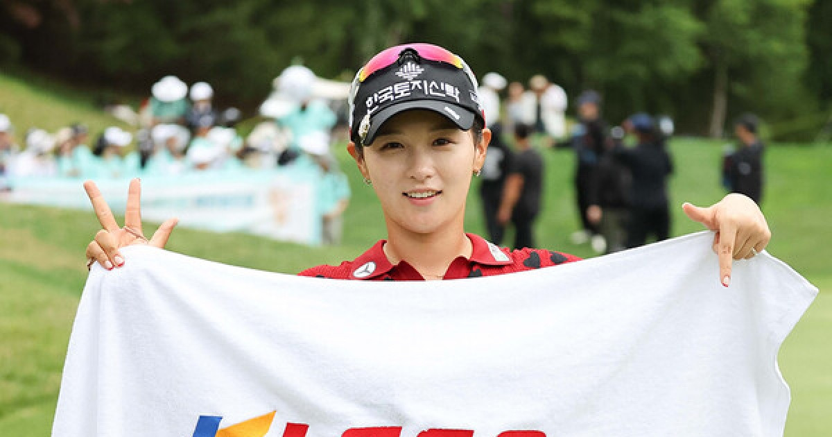 '2주 연승' 박현경, 세계랭킹 35위로 10계단 상승…'이예원 앞지르기' 시동 [KLPGA]