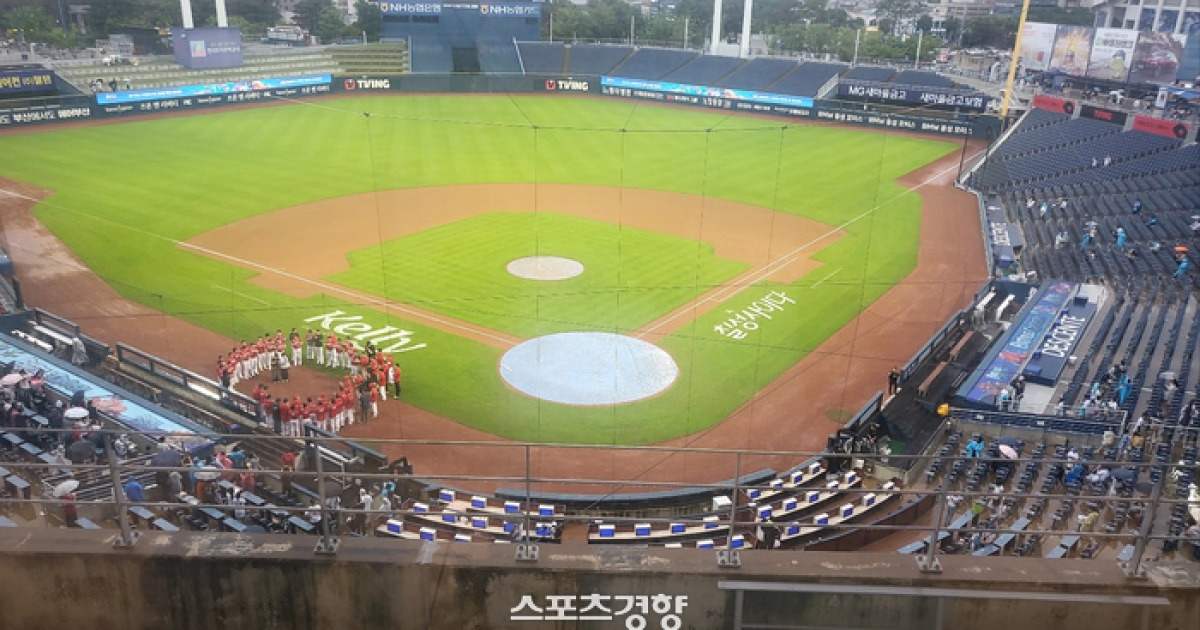 창원 NC-SSG전 결국 우천 취소··· 비내리는 경기장 시라카와 위한 짧은 환송식