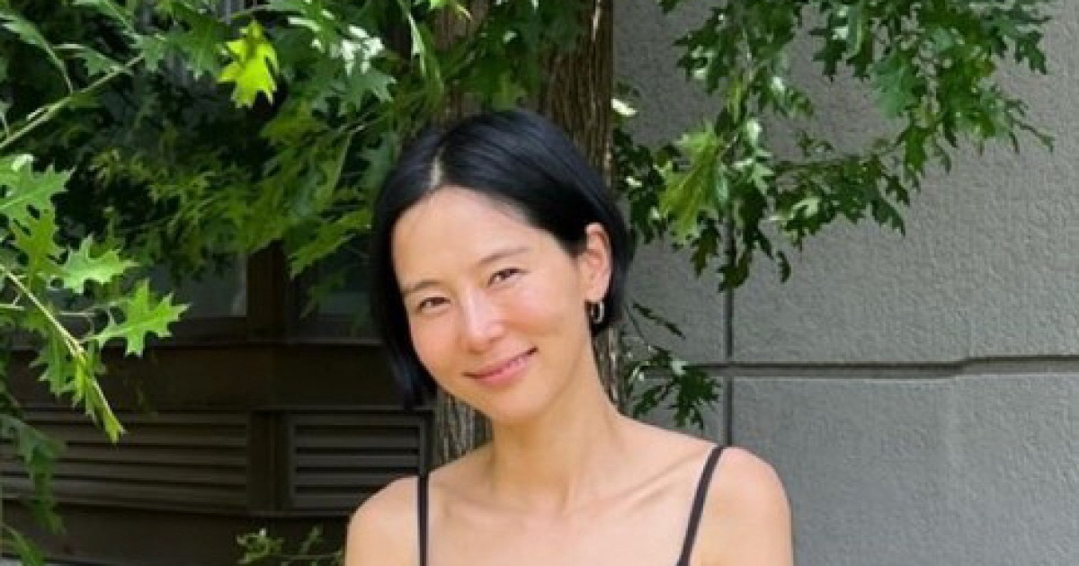 [SCin스타] 군살 1도 없는 슬림 탄탄 몸매, '마이큐♥' 김나영 11자 복근 뽐내며 한 컷