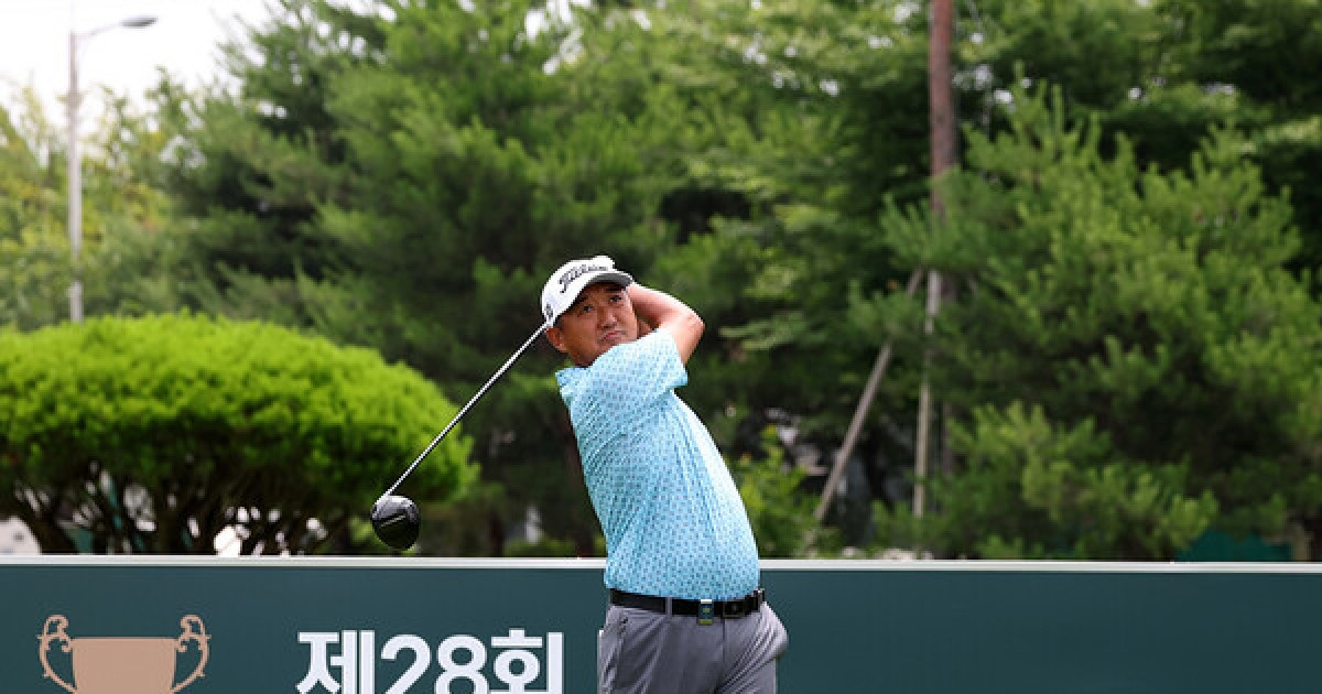 8언더파 모중경, KPGA 시니어 선수권대회 1R 선두