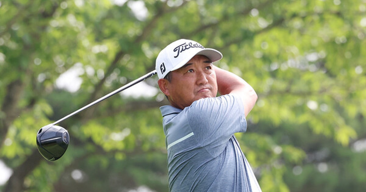 '36홀 노보기' 모중경, KPGA 시니어 선수권대회 2R 선두 지켜…박도규·최호성·박남신 추격