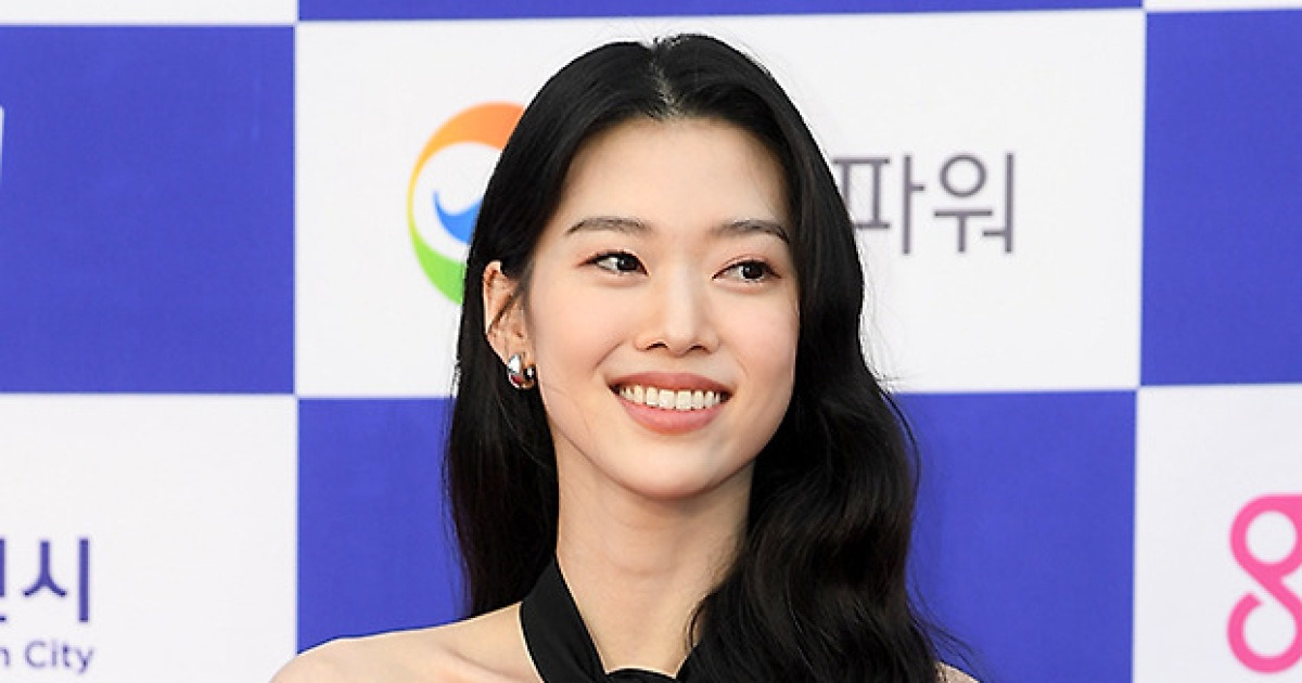 ‘BIFAN 폐막 MC’ 정이서, 매혹적인 블랙 드레스