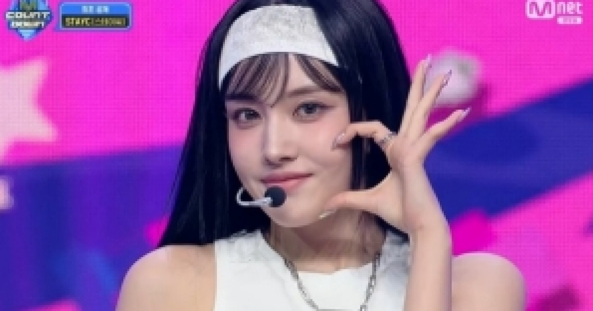 '엠카' 스테이씨, 'Cheeky Icy Thang'→'1 Thing'까지…쿨하고 발칙한 HOT 컴백