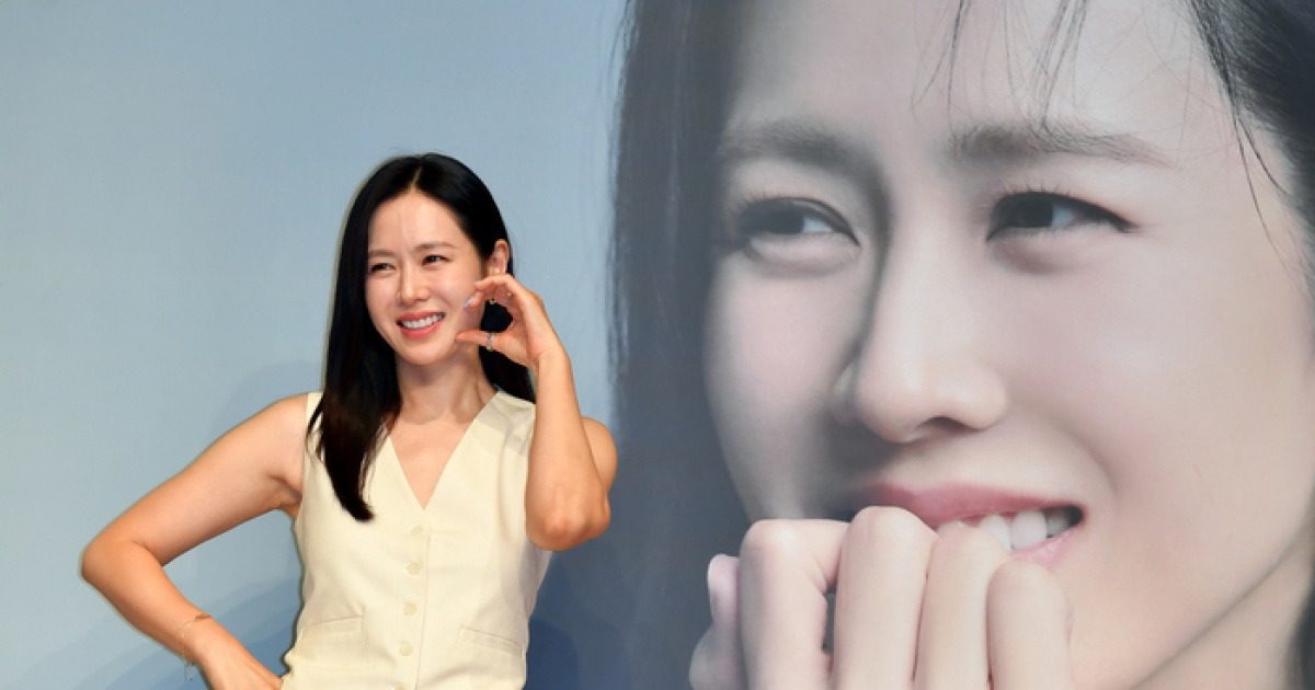 손예진 “영화계 후배님들 끝까지 파이팅 ‘인생은 한 번이니까’” [28th BIFAN]