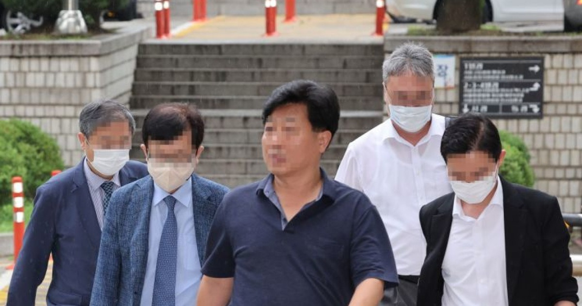 ‘KT 일감 몰아주기’ 황욱정 KDFS 대표, 1심 징역 2년6개월…법정구속