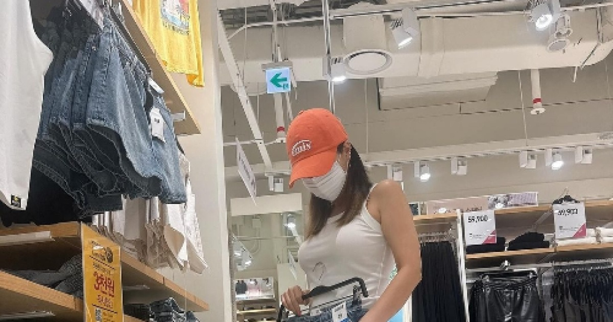 ‘46kg’ 신지, 쇼핑센터에서 25 사이즈 청반바지 들고 “가능? 불가능?” 고민 태산