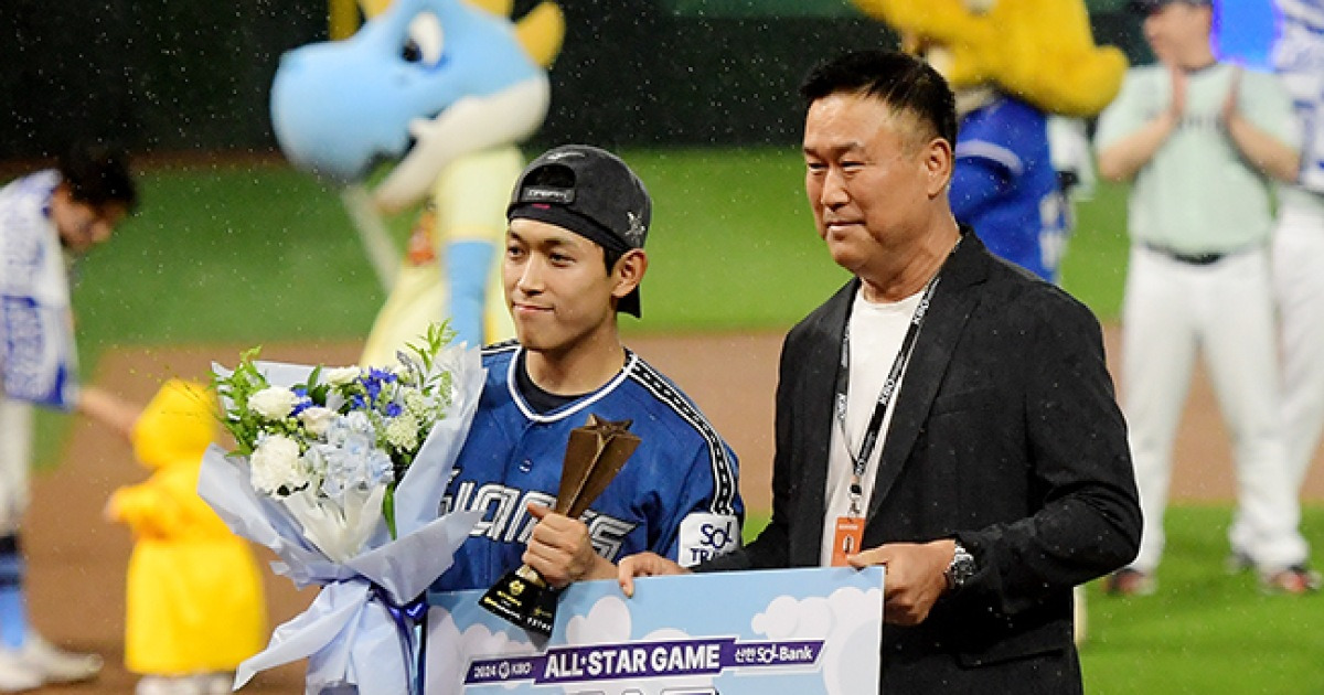 [ST포토] 황성빈, 2024 KBO 올스타전 베스트 퍼포먼스상 수상