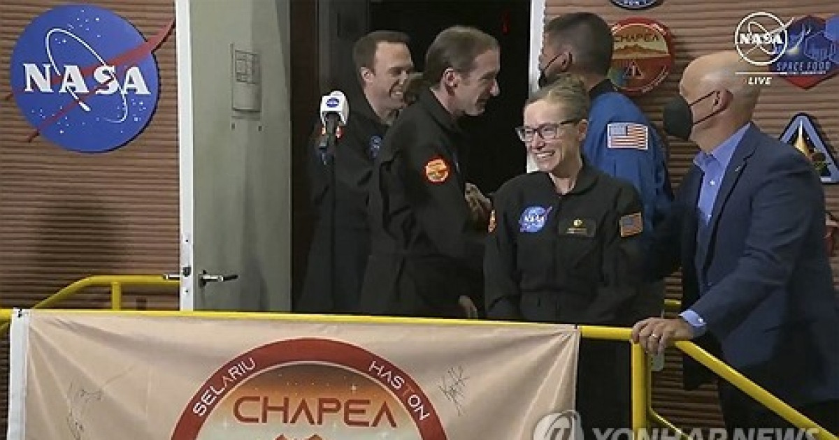 US NASA Simulated Mars Exit