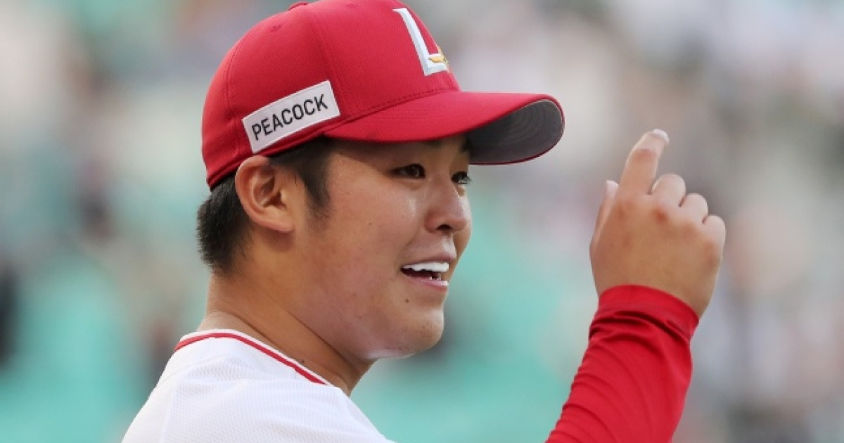 "영입하면 10일 오전 발표" 두산은 왜 KBO 56승 외인 아닌 '5G 등판' 日 시라카와 선택했나