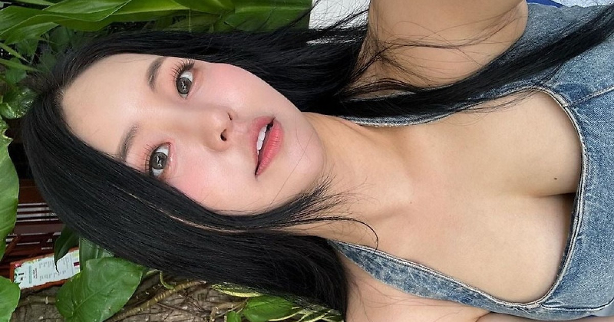 '163cm 48kg'이라더니…브브걸 유정, 터질 듯한 볼륨감 자랑